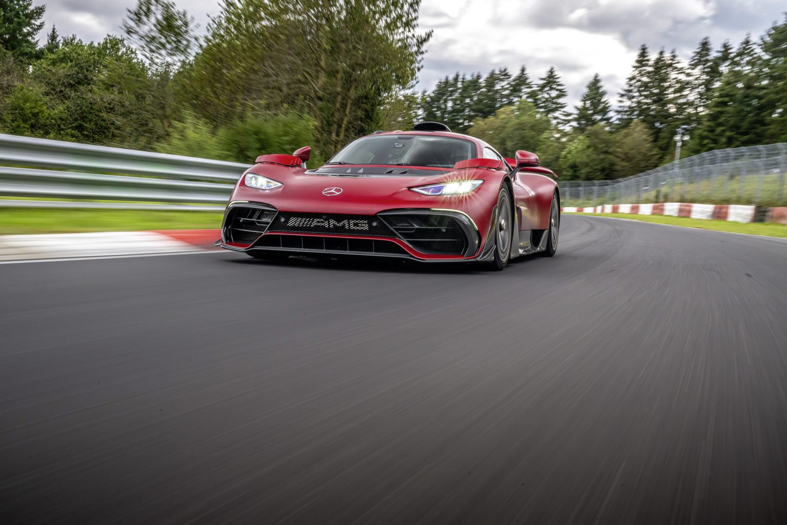 Mercedes-AMG ONE supera seu próprio recorde no mítico circuito de Nürburgring-Nordschleife ...